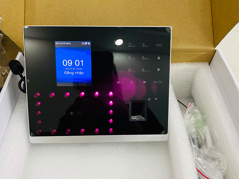 Máy chấm công khuôn mặt Ronald jack MB20 sẵn hàng miễn phí lắp đặt tận nơi